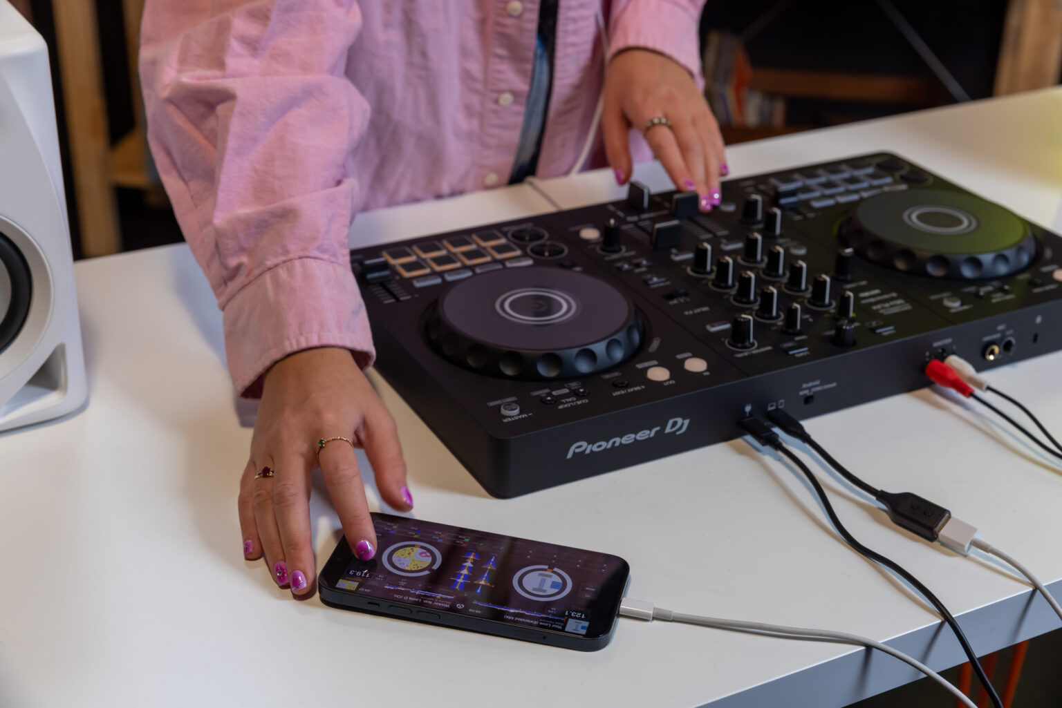 rekordboxかSerato DJどちらを使うべきか。2大DJソフトを徹底比較 | Discpick