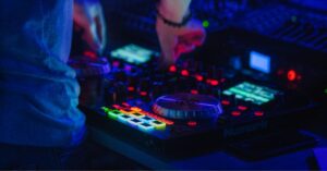 NumarkのおすすめDJコントローラー6選。対応ソフト、各機種の違いを紹介 | Discpick