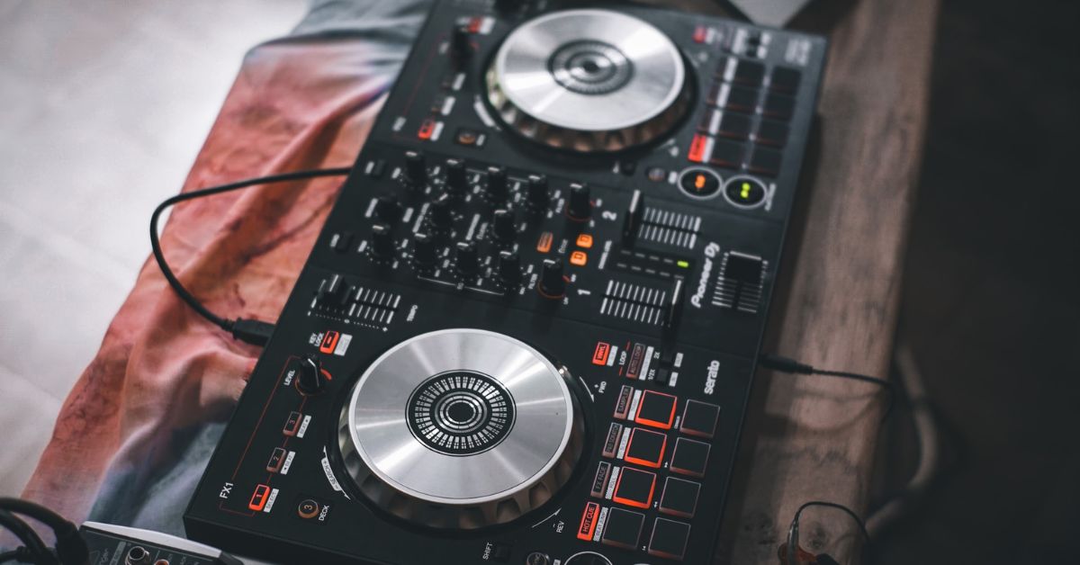 趣味としてDJをオススメする理由と最適な機材を選ぶポイント | Discpick