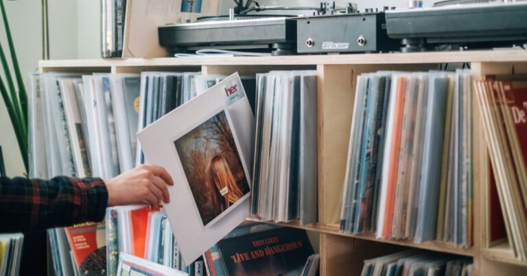 レコードの回転数はなぜ違う？33回転と45回転の違いとは | Discpick