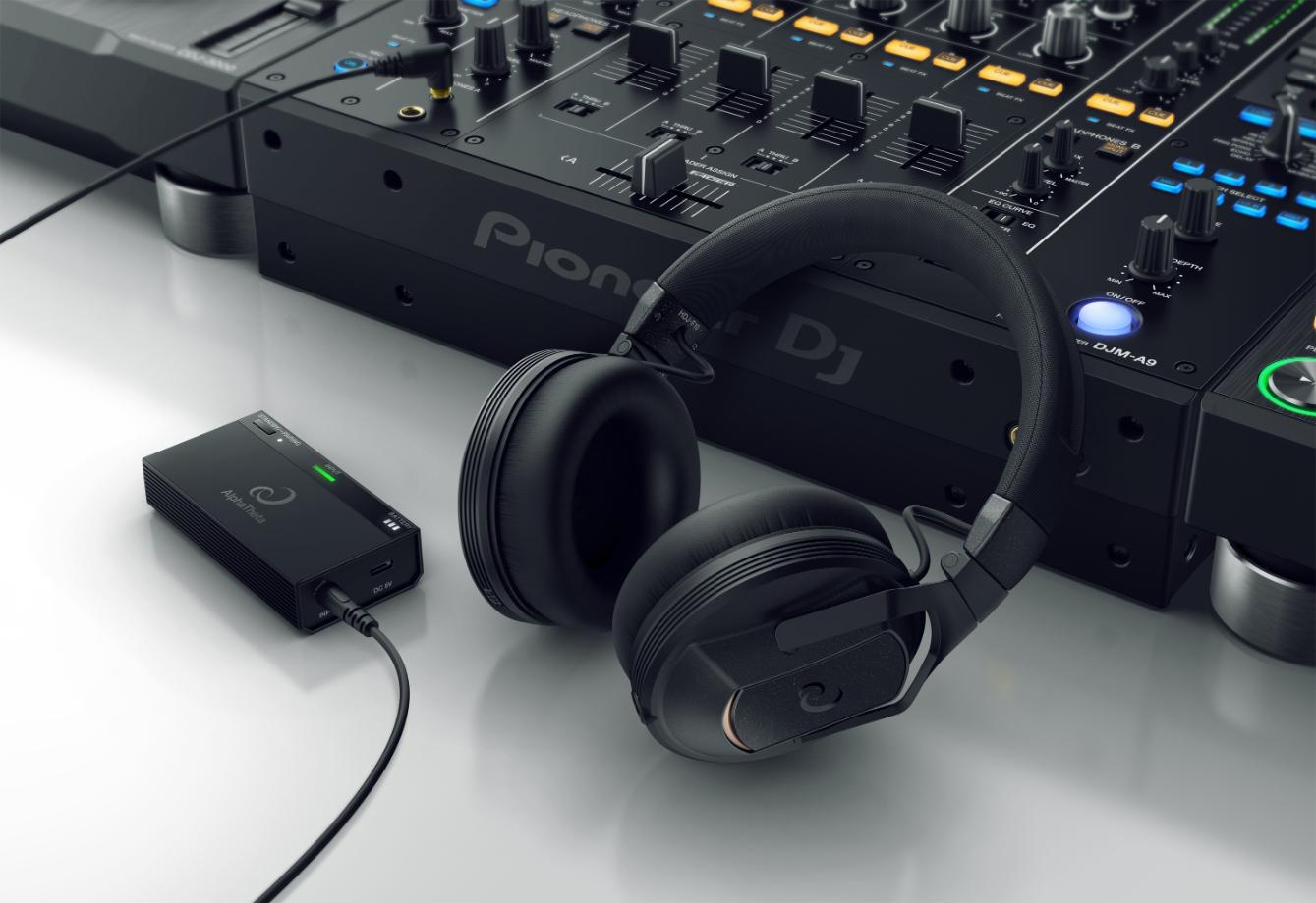超低遅延ワイヤレスDJヘッドホン「HDJ-F10」が登場。DJブースでケーブルから解放され自由なパフォーマンスが可能に | Discpick